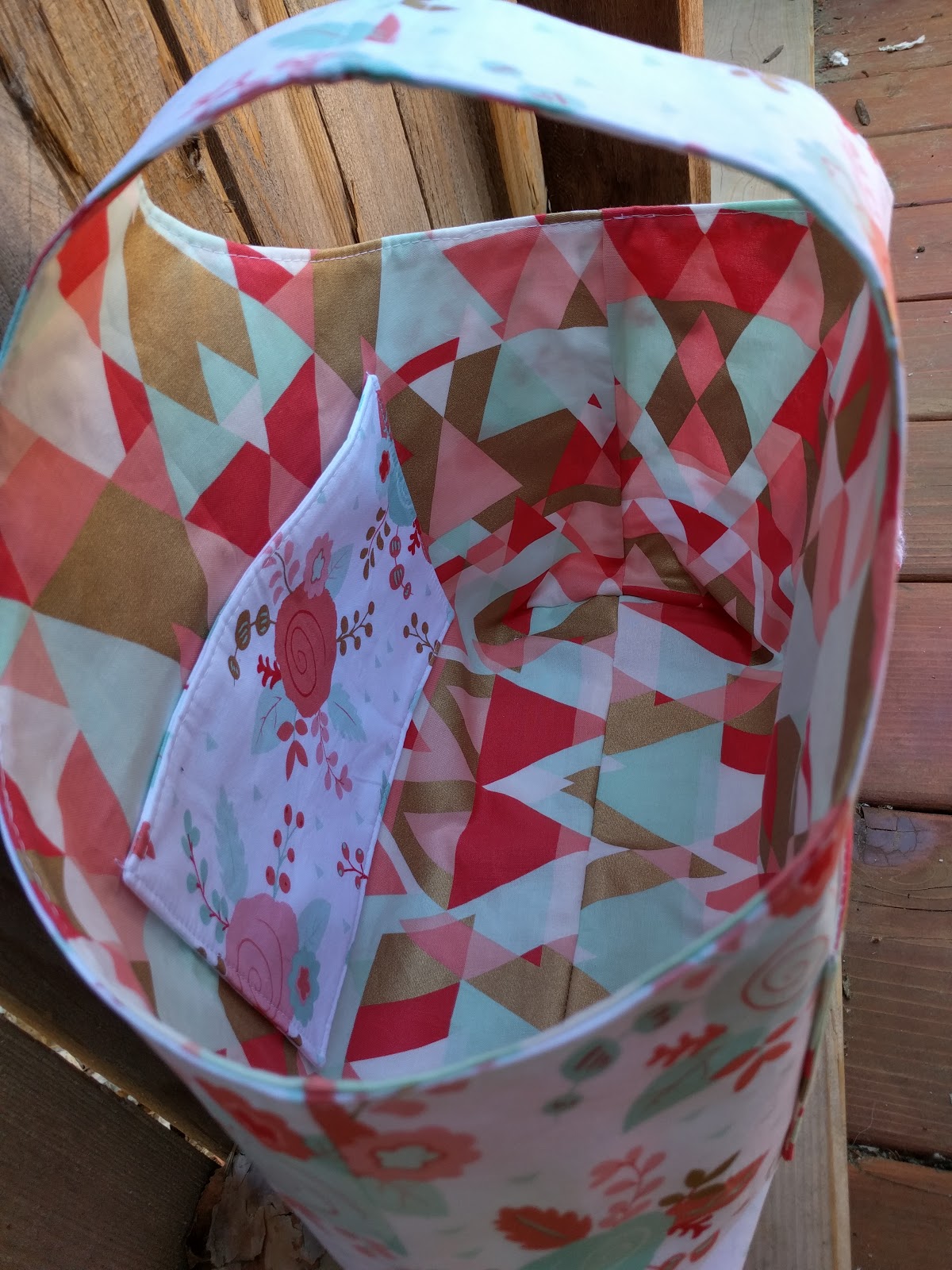 Reversible box tote