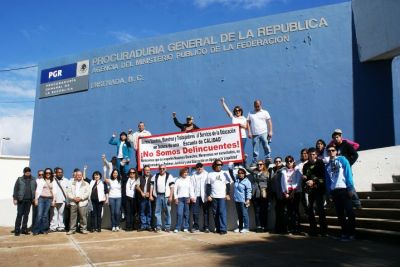 Reporteros.com: MANIFESTACION DE CBTIS-41 ANTE PGR EN ENSENADA,BC