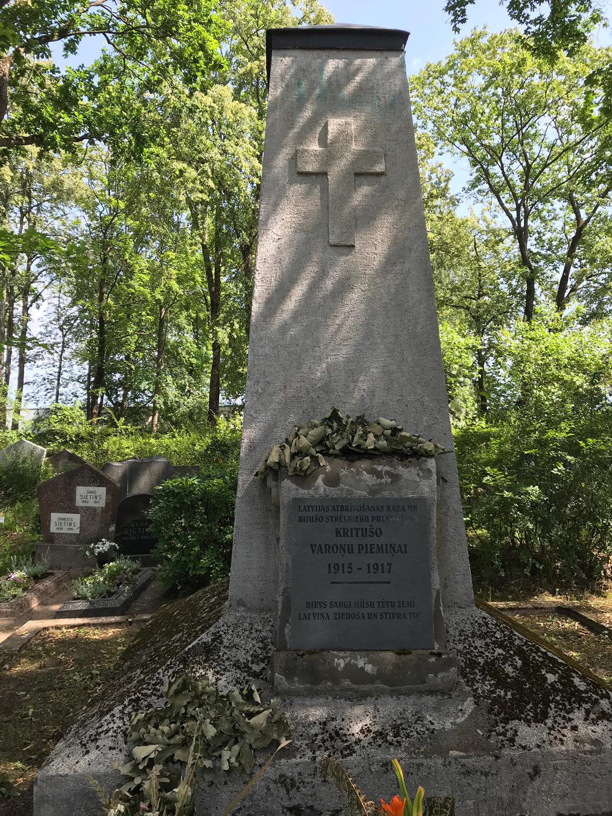 Latviešu karavīru kapi un piemiņas vietas: Slokas kapu luterāņu sektorā ...