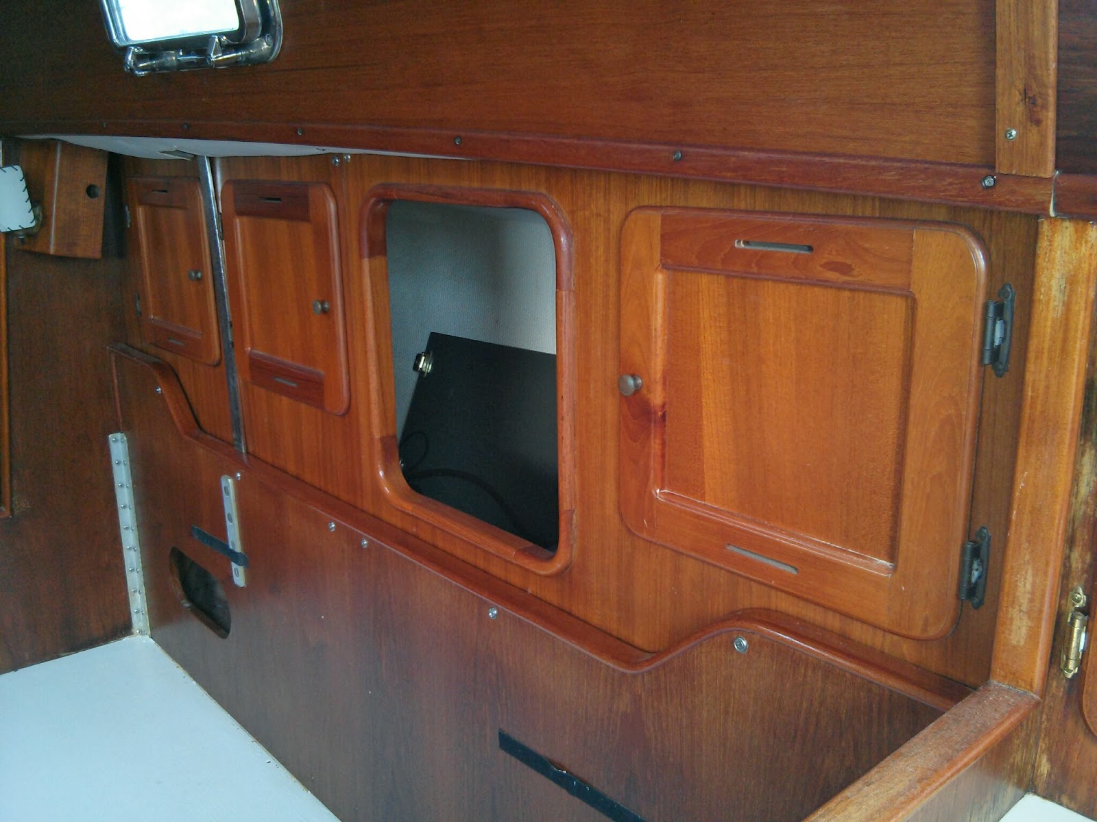 SV Pilgrim: M382 Pilot Berth Facade - SOLD
