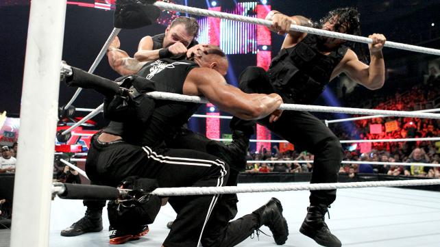 WWE In live!!!!: THE ROCK INTERRUMPE A PAUL HEYMAN, PERO ES ATACADO POR ...
