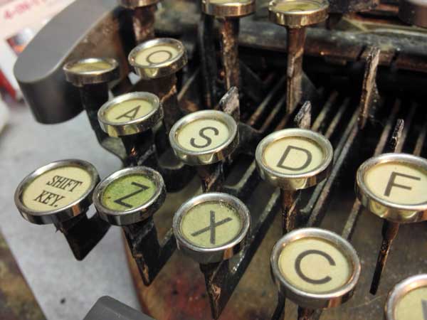 Underwood Electric: keyswapping/ /THE TYPEWRITER REVOLUTION