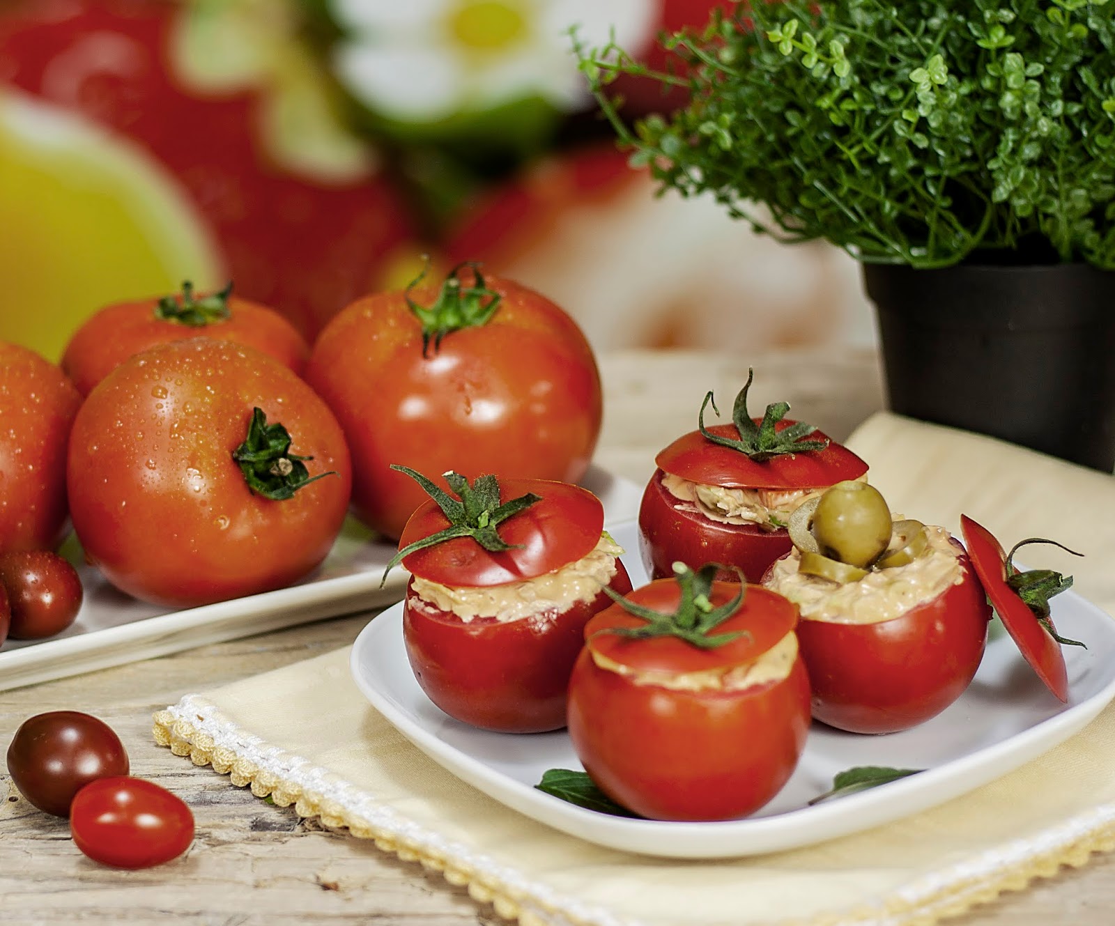 Los Sabores de la Gastronomía: TOMATES RELLENOS