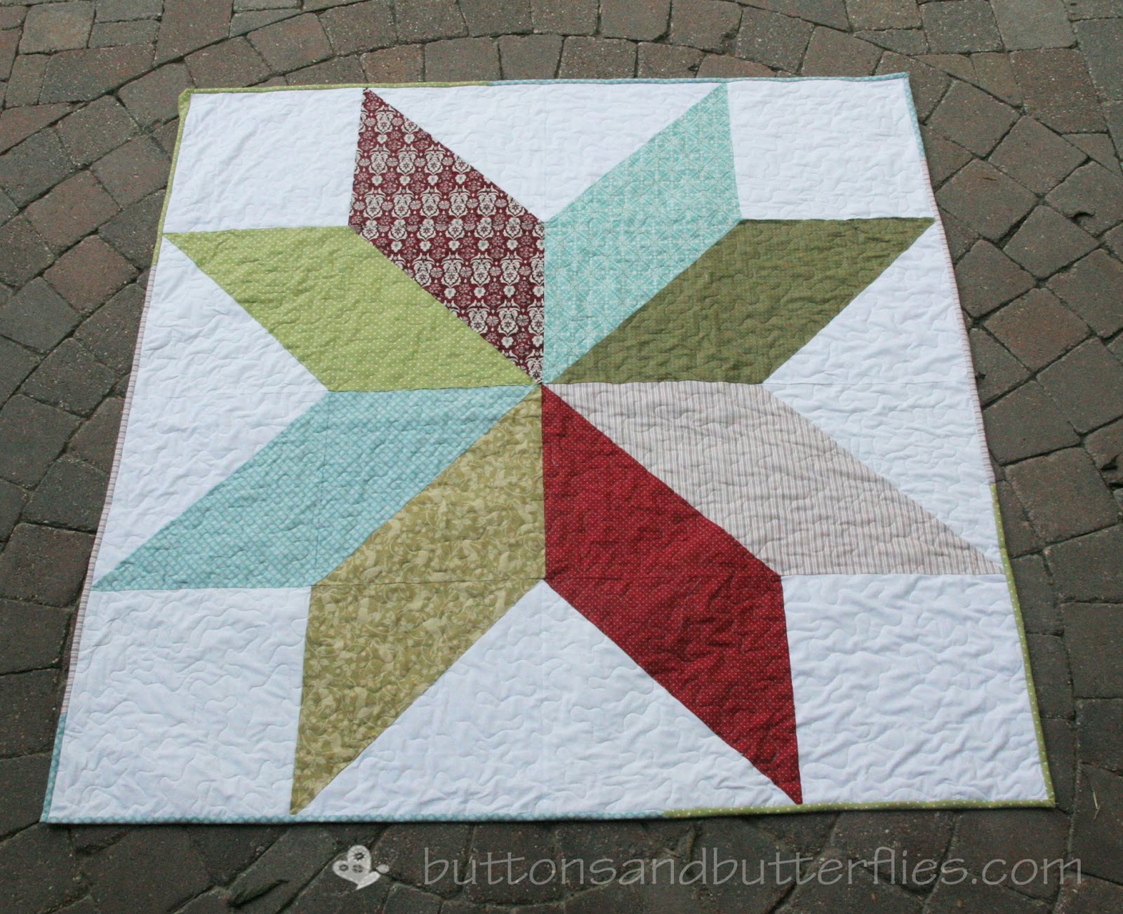 Buttons and Butterflies: Christmas Star {Quilt}