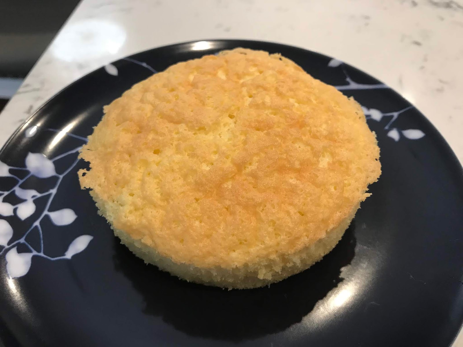 The Pastry Chef's Baking: Mamon (Filipino sponge cake)