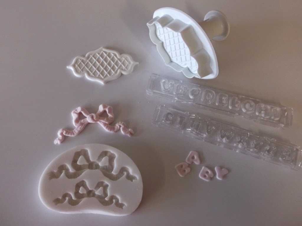 Kiwi Cakes: Fun plaques to finish cakes - Tutorial Tuesday