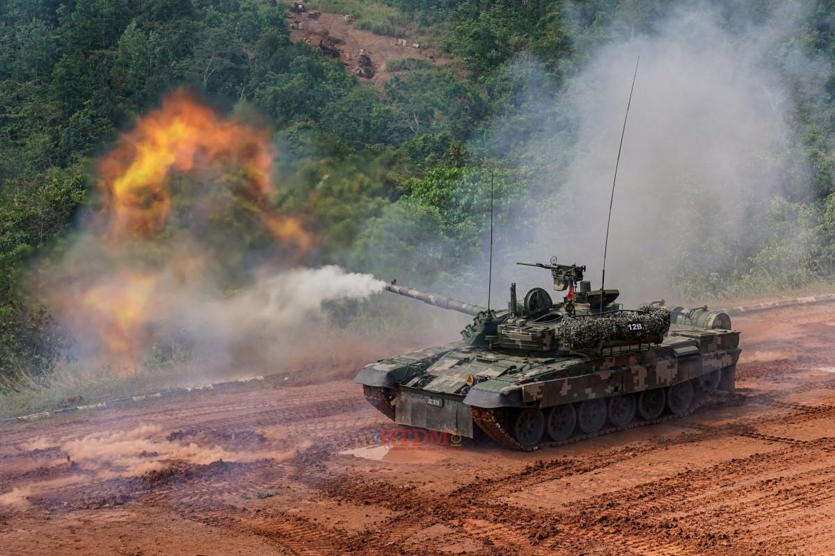 The Dead District: PT-91M Pendekar MBTs of the Malaysia Army at firing ...
