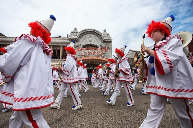 THE BALLOON MAN: BARABOO PARADE