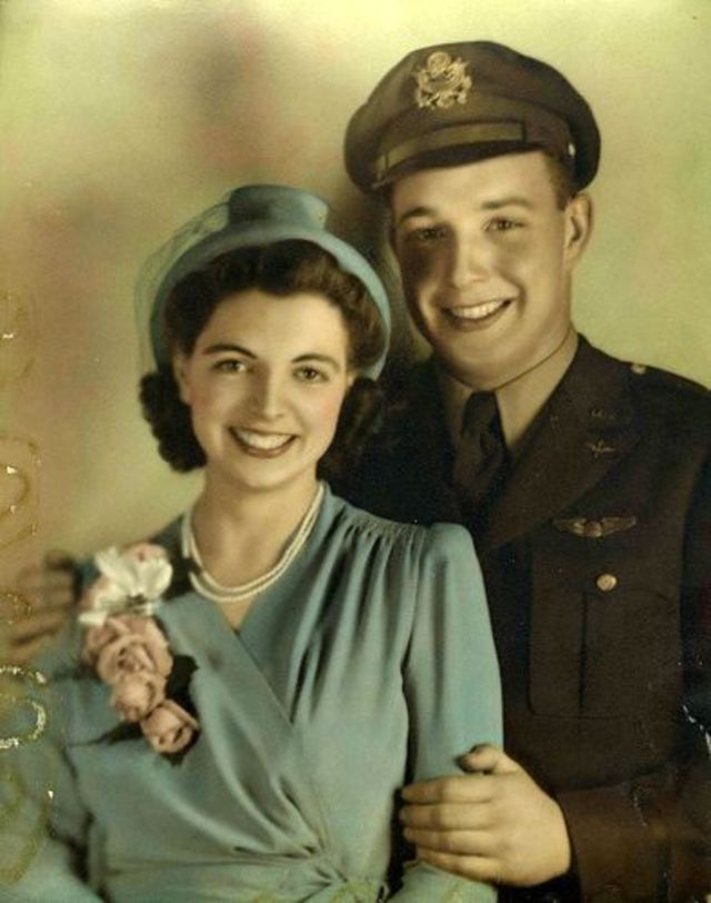 Wartime Marriage: Lovely Photos of WWII Soldiers With Their Brides ...