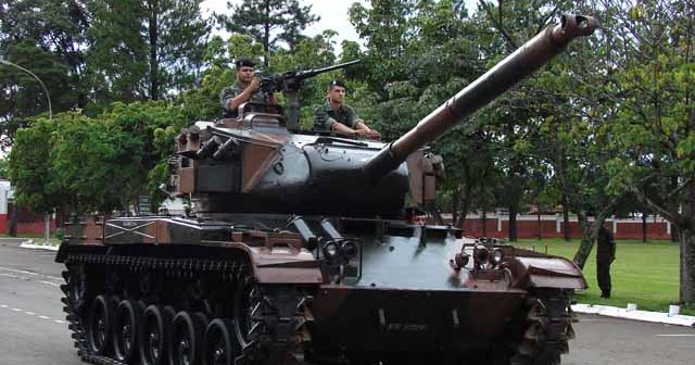 VEICULOS E ARMAMENTOS MILITARES: M-41 C