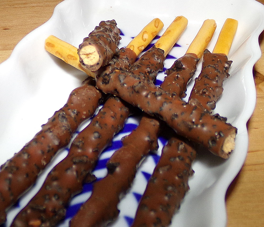 Japanese Snack Reviews: Pocky Orange Peel