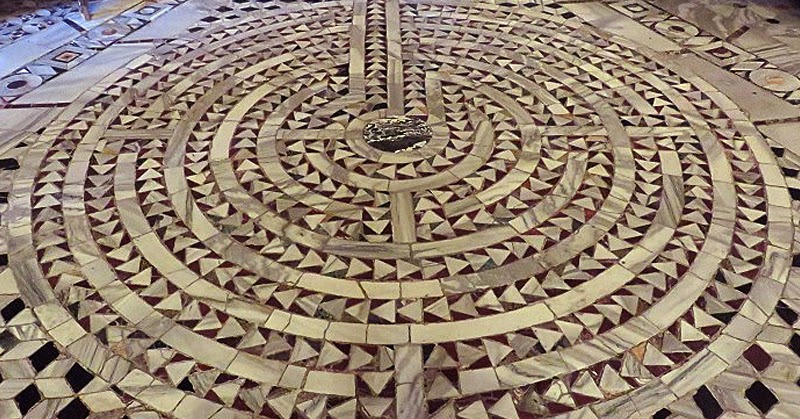 Il mito del labirinto di Cnosso - Il Minotauro dentro Teseo