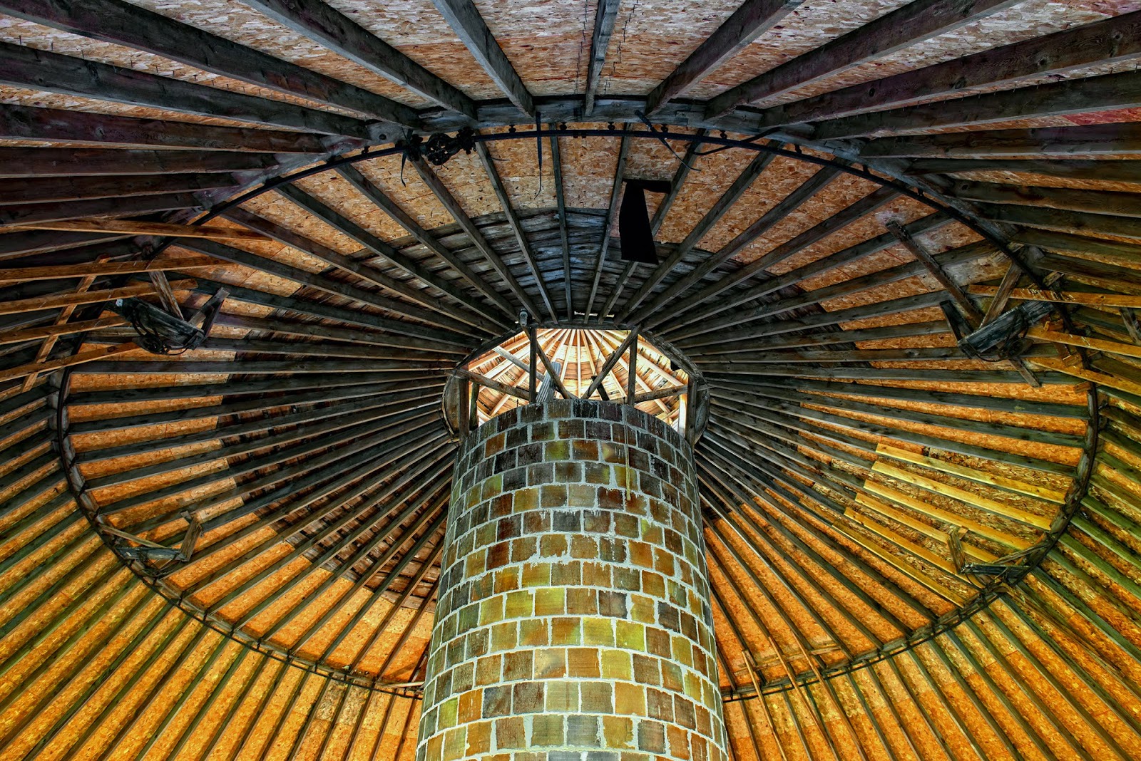 In Search of Perfect Light...: The Annala Round Barn – An Appreciation