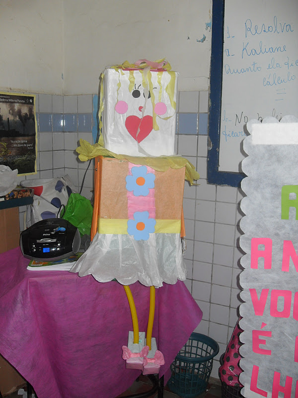 EDUCANDO GERAÇÕES: BONECOS DE RECICLAGEM