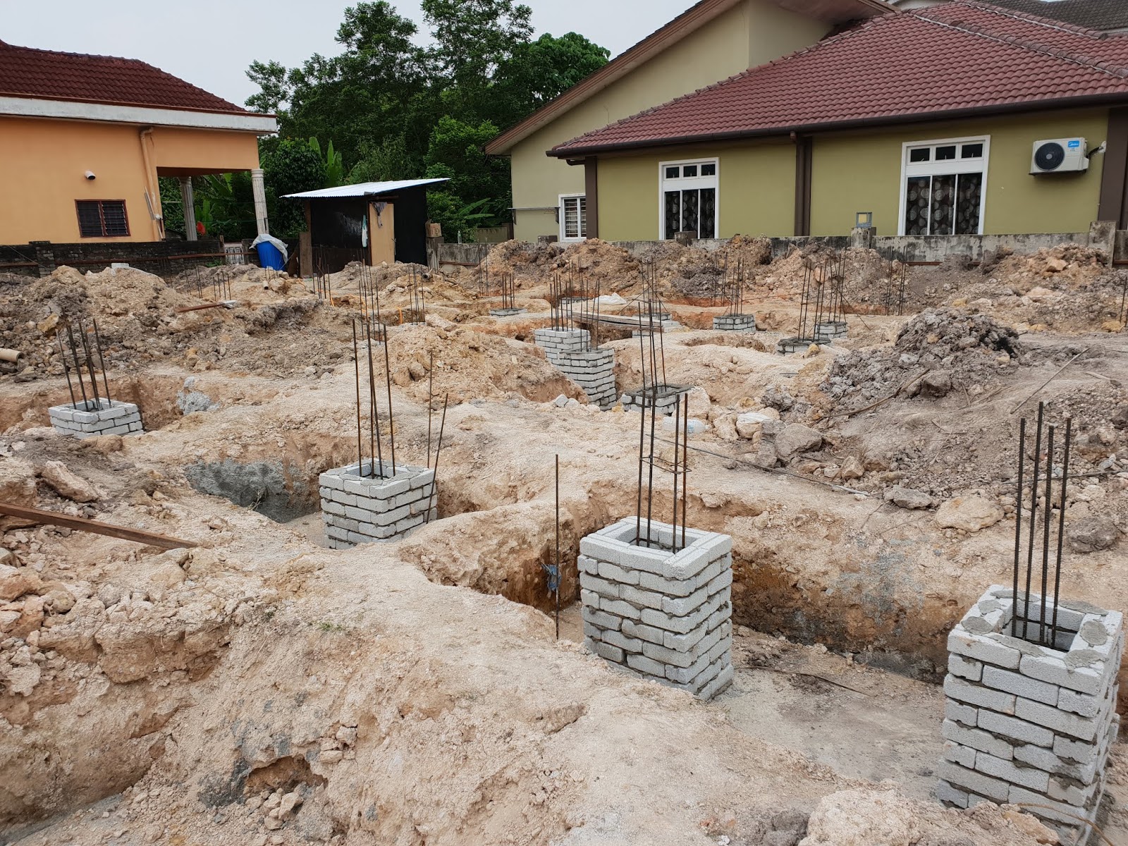 Pengalaman Membina Banglo Sendiri: Konkrit Footing dan Kambus Lubang