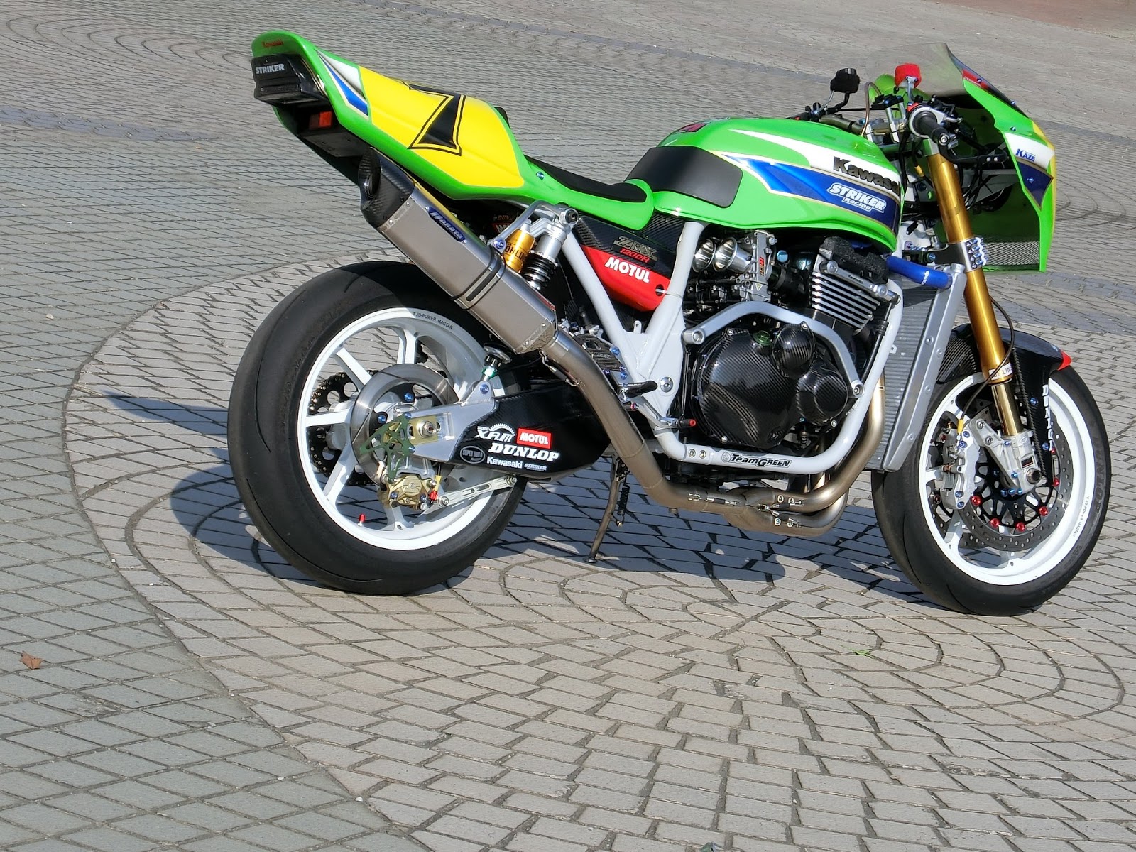 Stricker racing ZRX1200 - RocketGarage - Cafe Racer Magazine