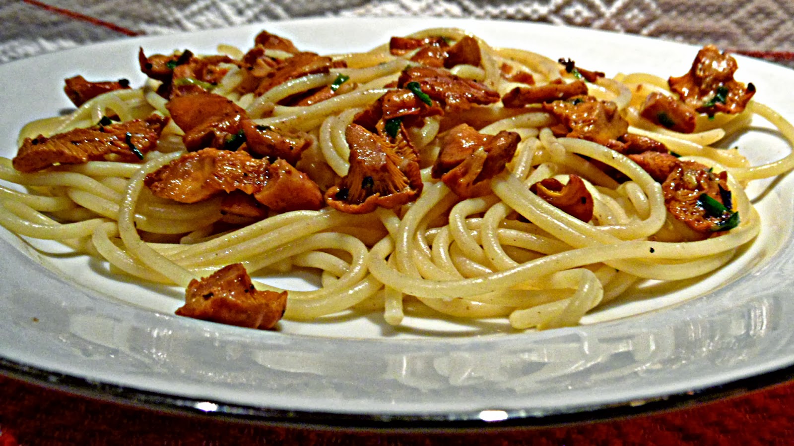 Chez Maximka: Girolle and garlic pasta