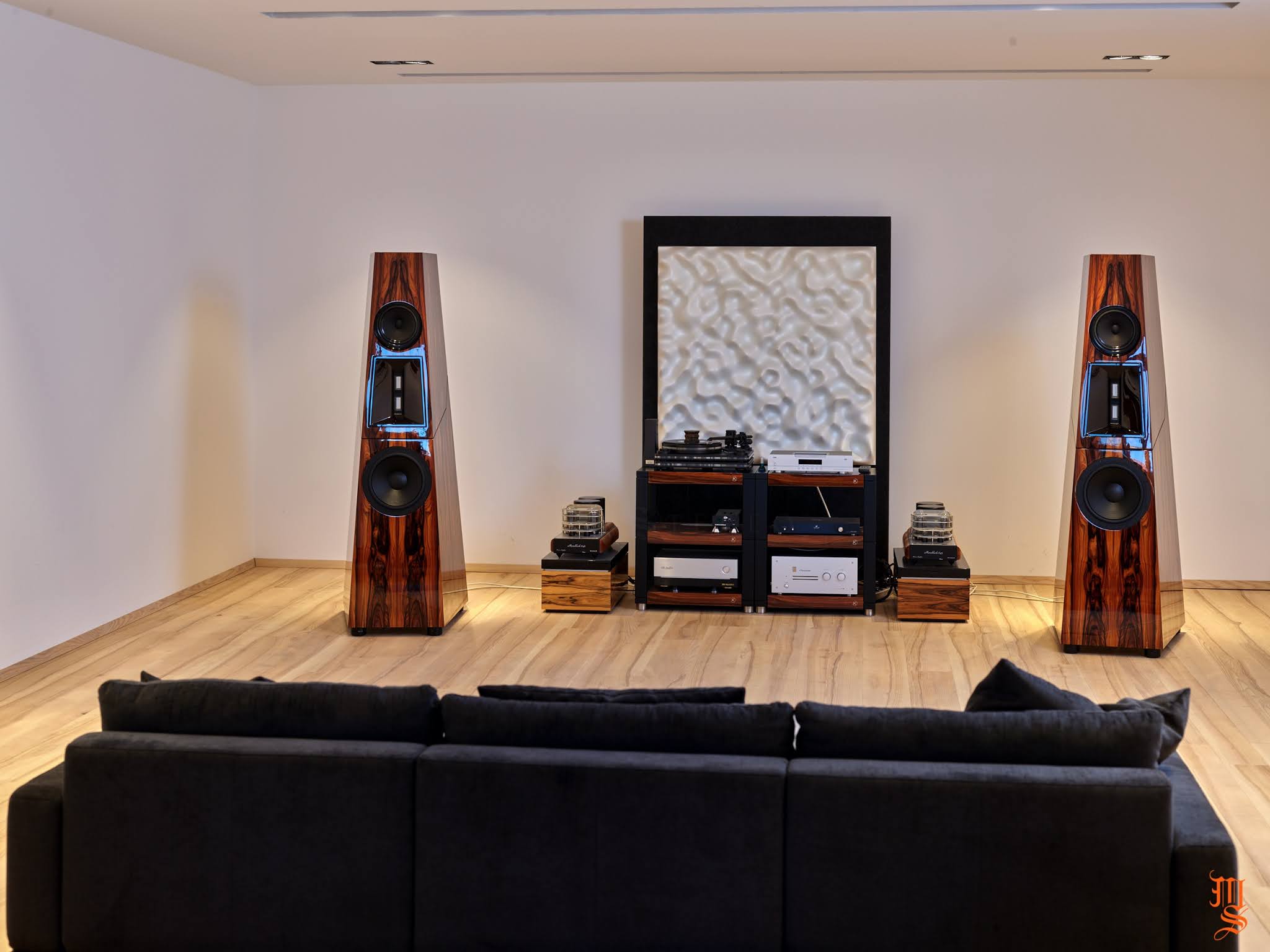 KAISER ACOUSTICS GRANDE PHOTOS – M & S | Ultimate High-Fidelity