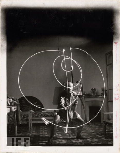 Traces of Light - Yuval Cadmon photography: Pablo Picasso - drawing ...