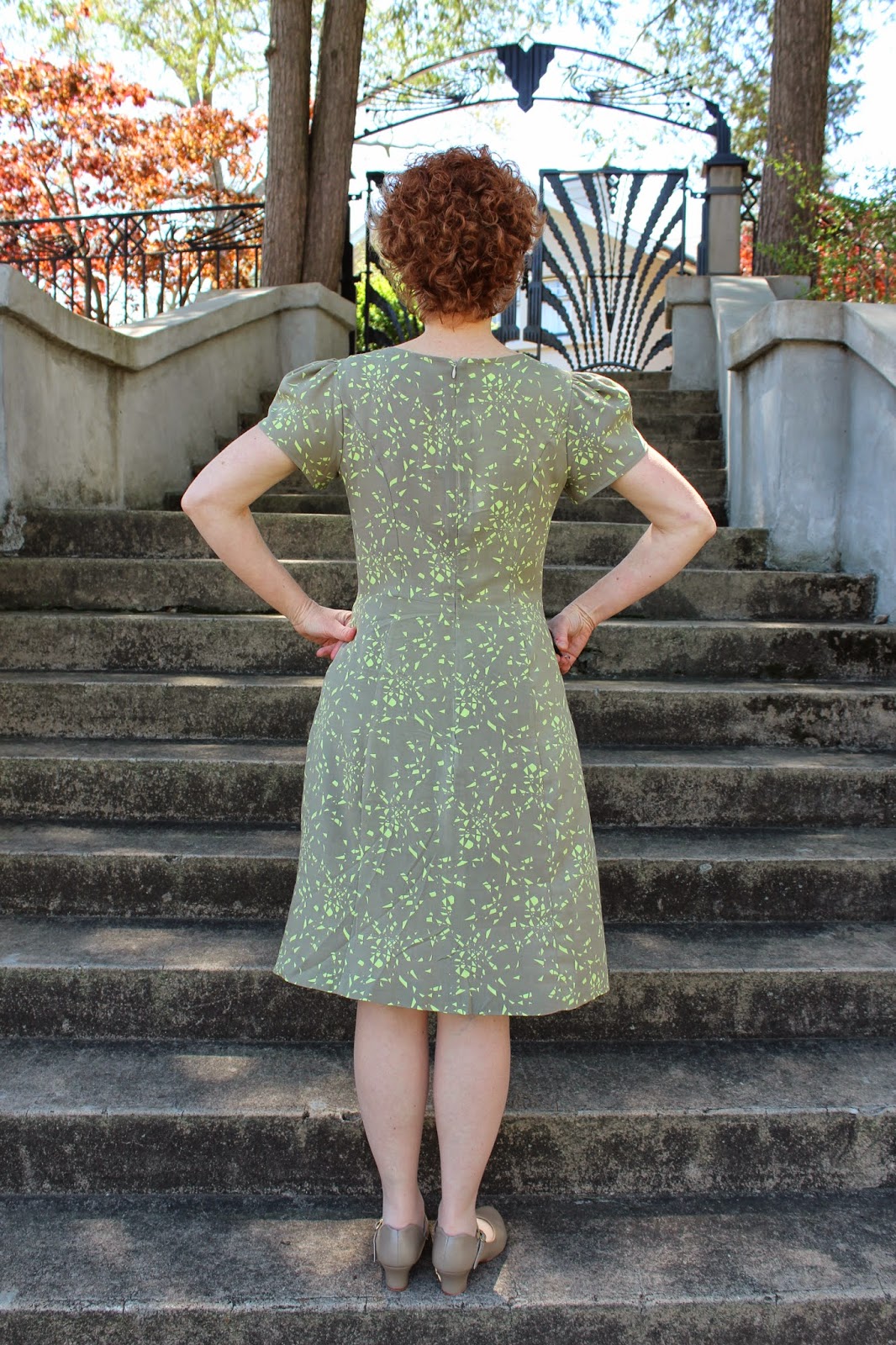 A Sewing Life: Sew for Victory: Triumph Over the Sweetheart Neckline!