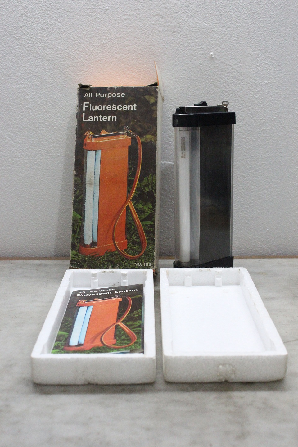 Antikpisan: Senter Multi Guna Jadul Merek Navy Made In Hongkong ( NOS )