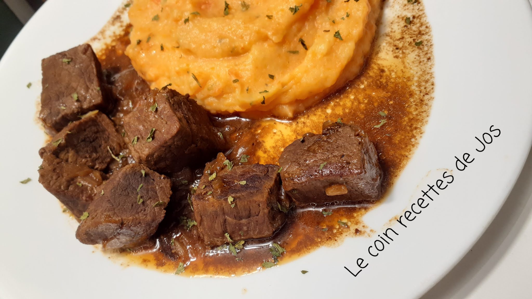 Le coin recettes de Jos: BOEUF EN CUBE À L'OIGNON