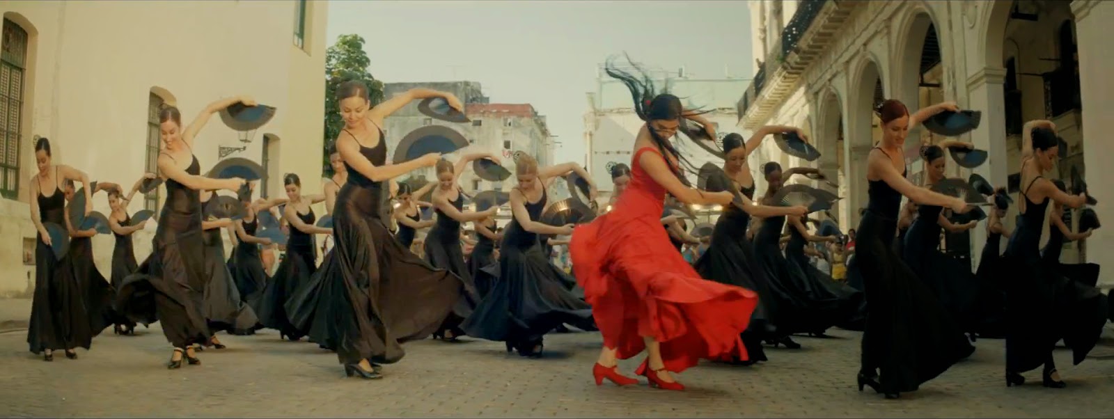 ¡Ya está aquí el nuevo y enérgico vídeo de "Bailando" con Enrique ...