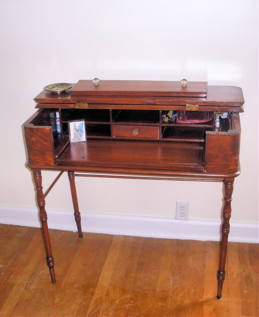 Catty-Corner Cottage: Desk at Dusk