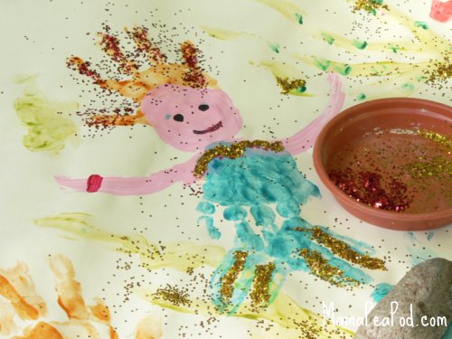 Mama Pea Pod: {Mermaid Handprint Painting Outdoors}