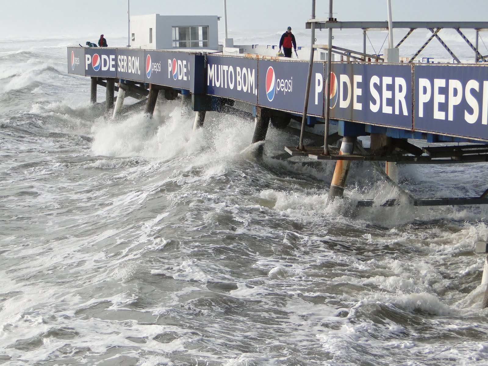Fotos novas e antigas do Litoral Norte do RS: MAR RESSACADO EM XANGRI-LÀ