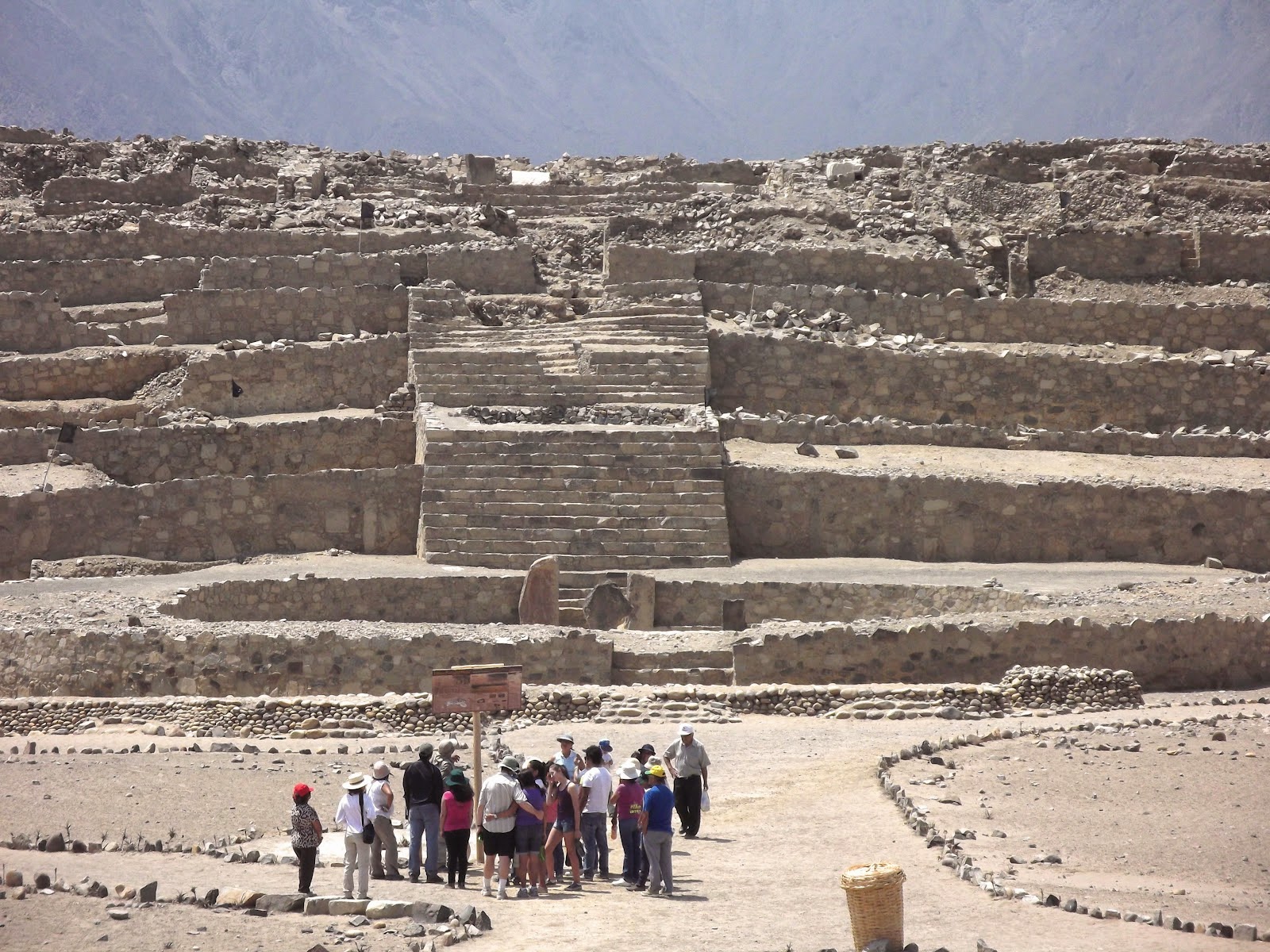 EL JUMIAL: Caral, la primera ciudad sostenible de toda América