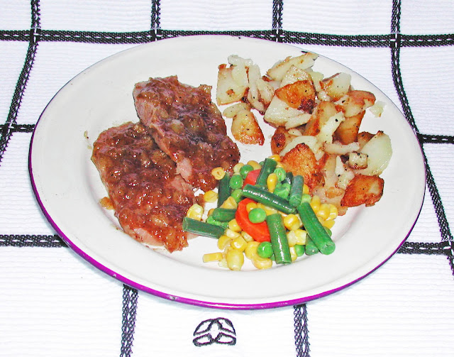 The Iowa Housewife: Spiced Luncheon Meat