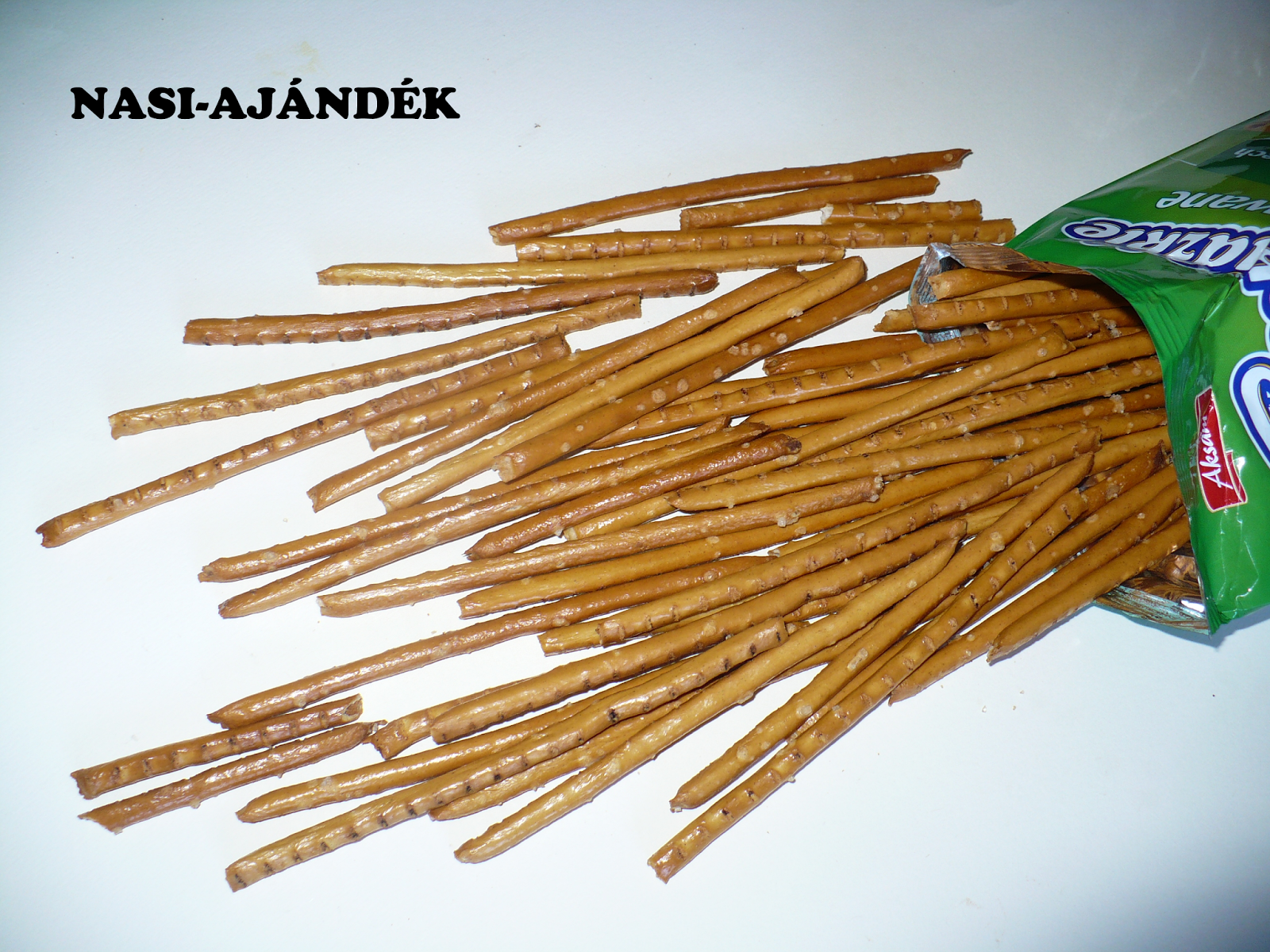 KEKSZEK, SÜTEMÉNYEK, KALÁCSOK, PISKÓTÁK, NÁPOLYIK, CROISSANTOK, MÜZLIK ...