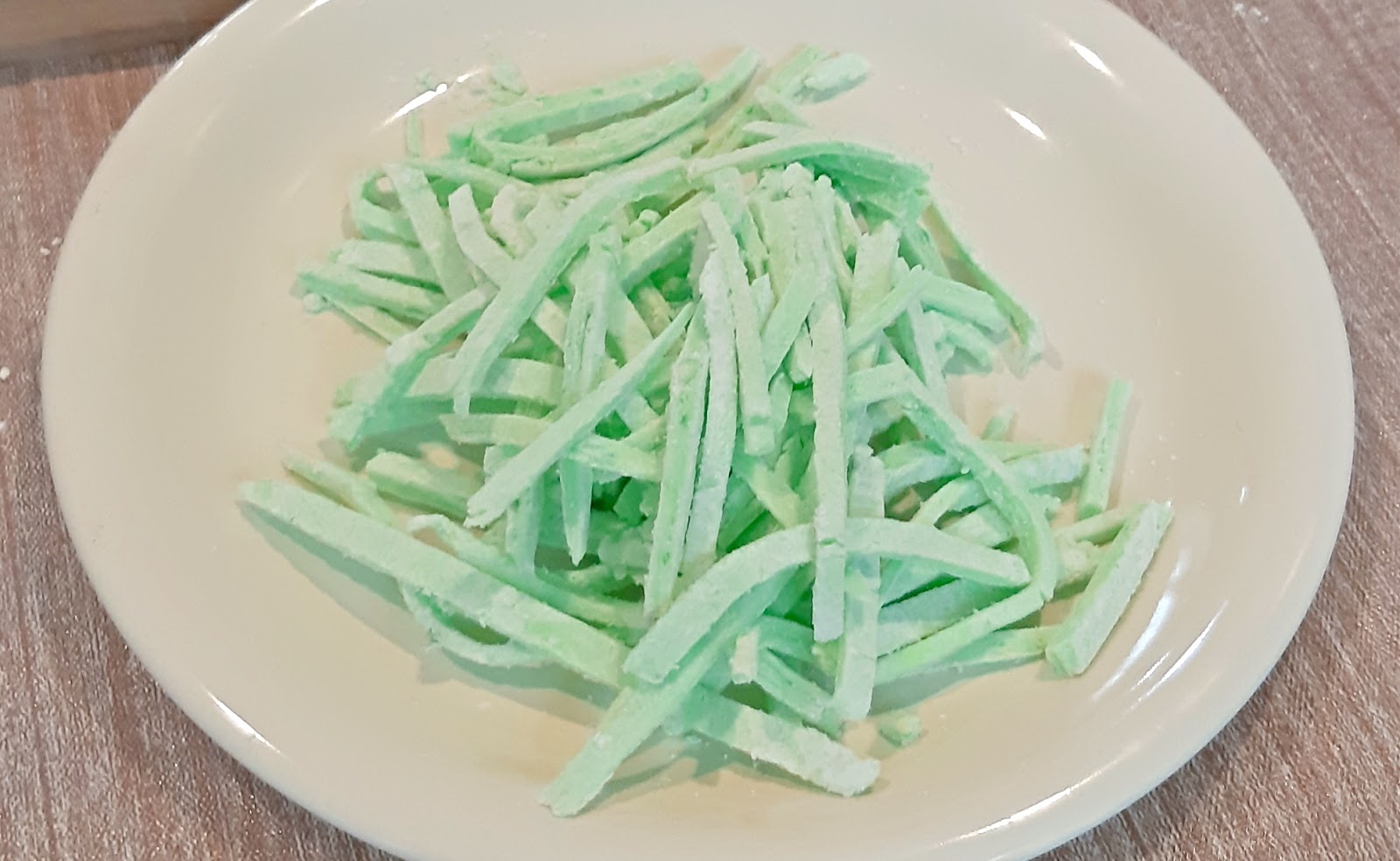 วิธีทำลอดช่องสิงคโปร์ อร่อยหวานชื่นใจ Tapioca Starch Jelly In Sweet ...