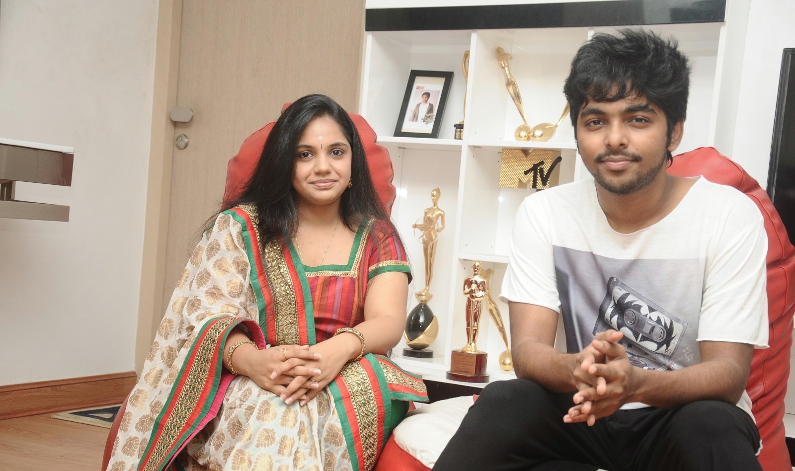 Music Composer GV Prakash Fiancee Singer Saindhavi