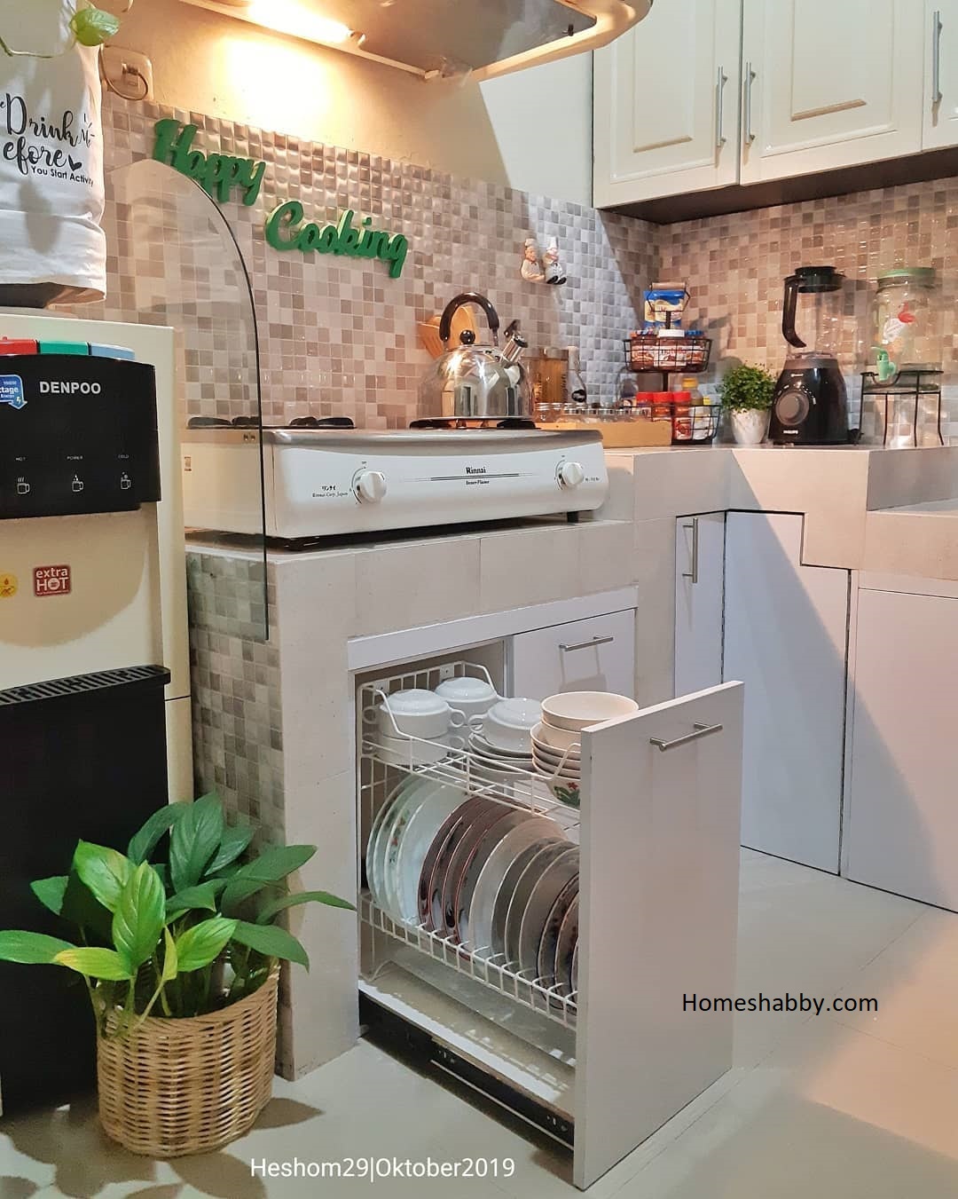 6 Inspirasi Dapur Rapi dan Apik Dengan Rak Piring Terasa Luas ...