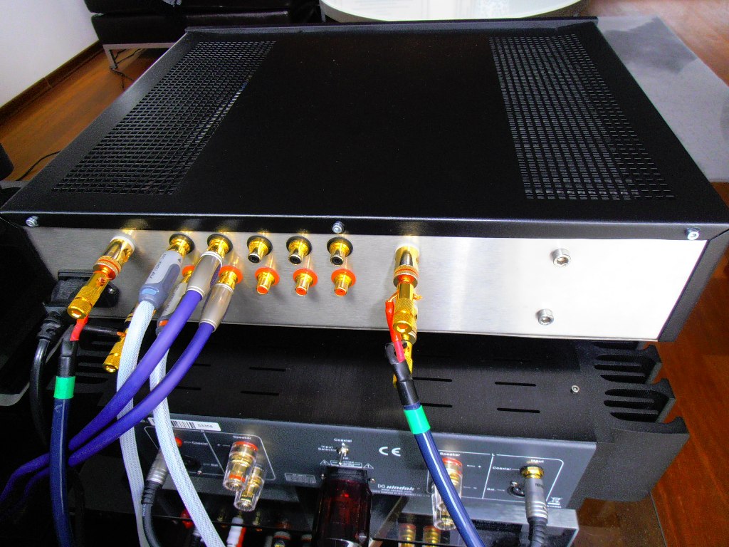 Stereo i Kolorowo - Underground: Wzmacniacz elektroakustyczny Mach Audio