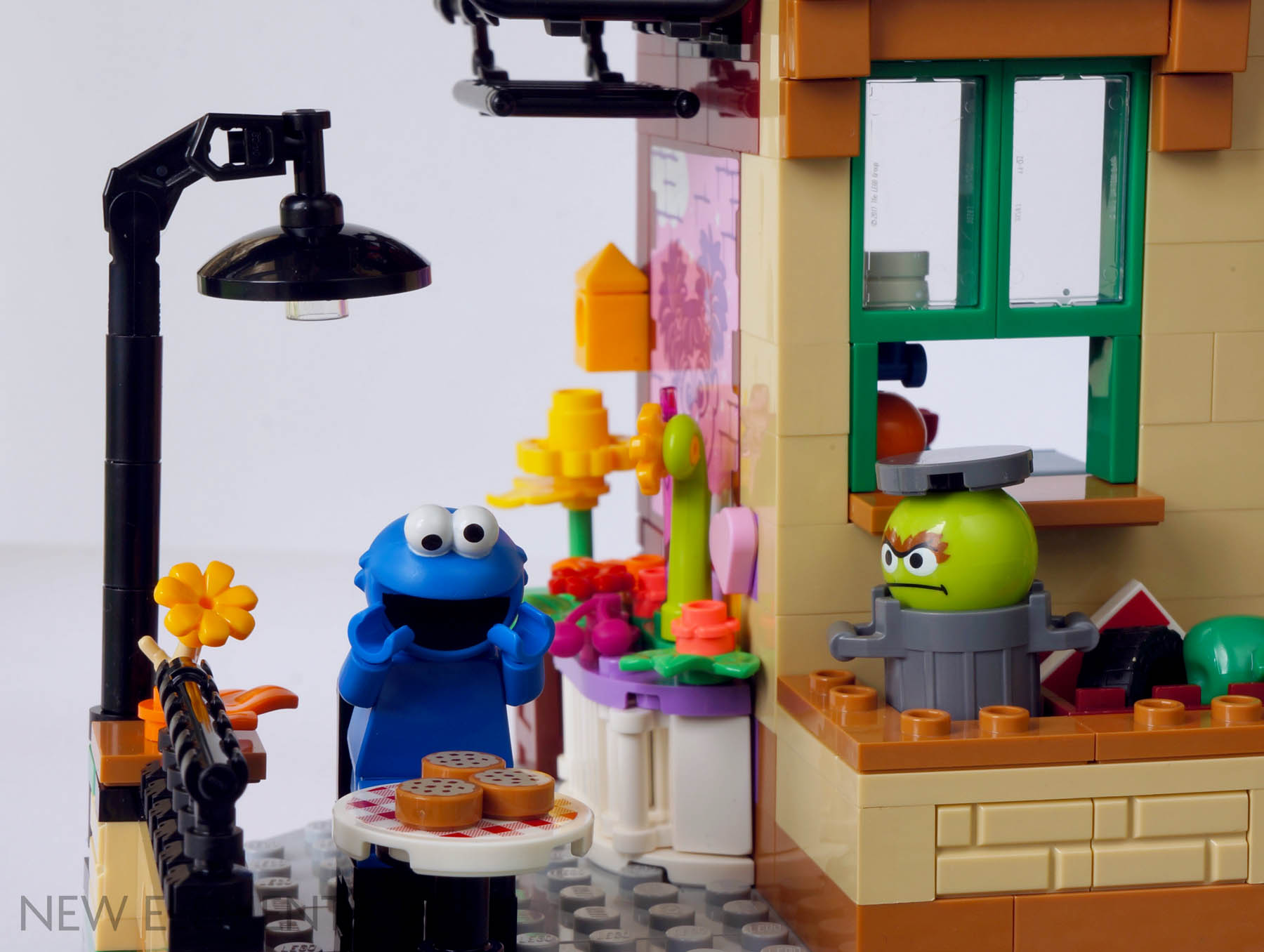 LEGO® Ideas review: 21324 123 Sesame Street - the model & stickers ...