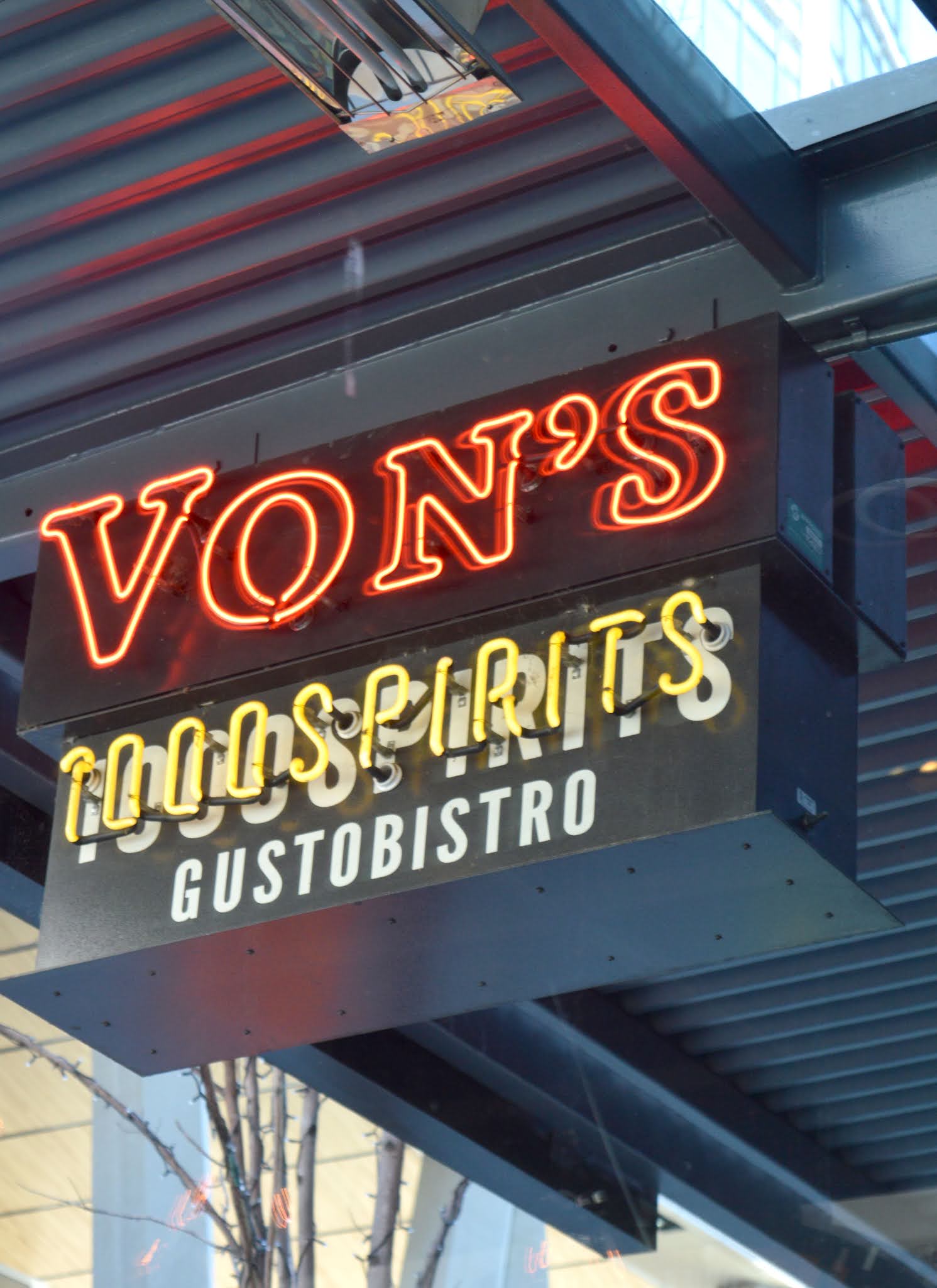 Cocktails with Fireworks from Vons 1000 Spirits