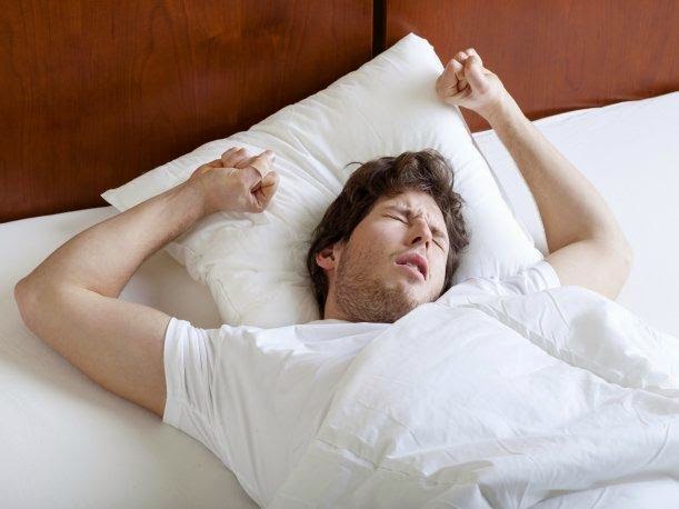 Descubre qué almohada necesitas según tu forma de dormir - Salud en ...