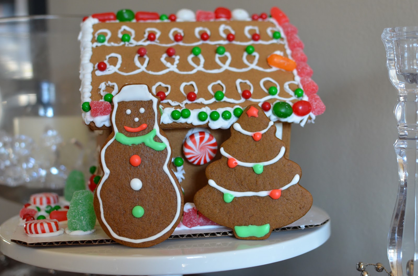 Playing with Flour: Gingerbread men vs. Sugarbread men