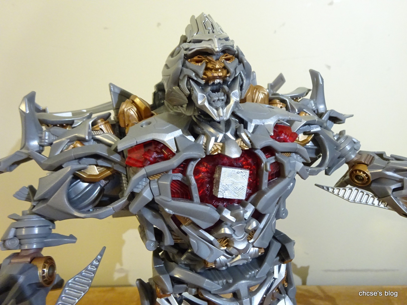 ChCse's blog: Toy Review: Transformers Masterpiece MPM-8 Megatron