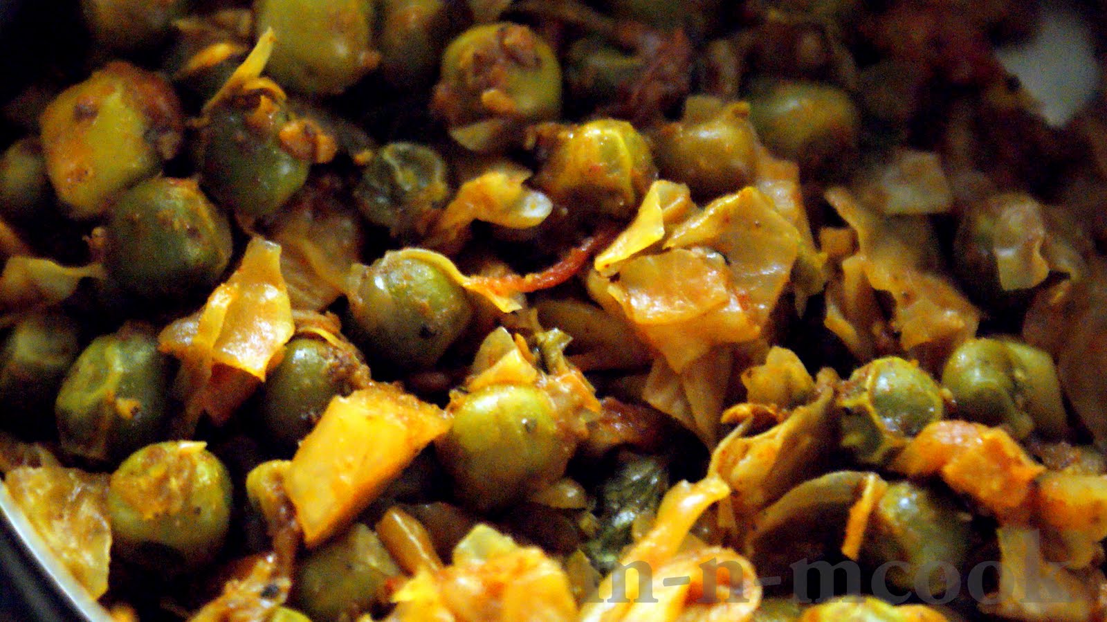 Munna & Mittoo's Kitchen Chronicles..: Patta gobi Hari matar Tarkari ...