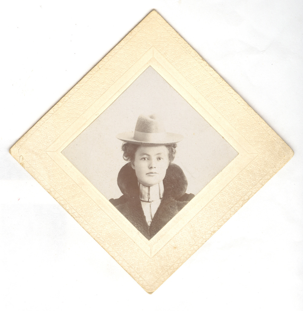 Rarely-Seen Diamond-Shaped Portraits of People at the Turn of the ...