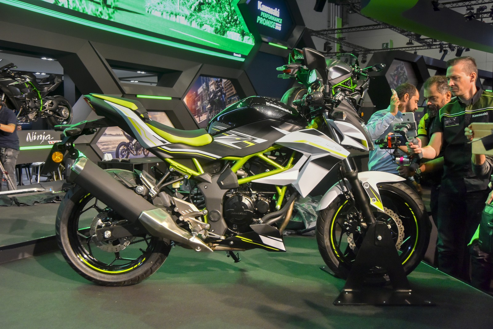 2 Rodas: Kawasaki Ninja 125 e Z125 são reveladas no Salão de Colônia