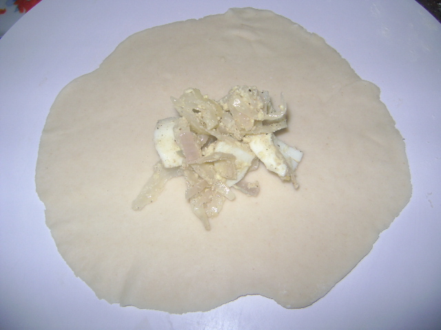 Nadiya's Tastes Of Maldives: Bis Keemiya (egg pastry)