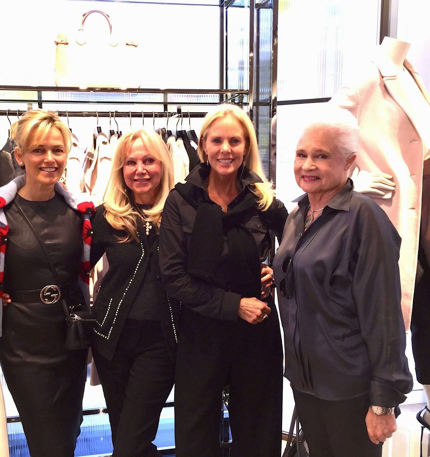 HOLLYWOOD SUE CAMERON: BURBERRY FASHION SHOW SALUTES "A SENSE OF HOME ...