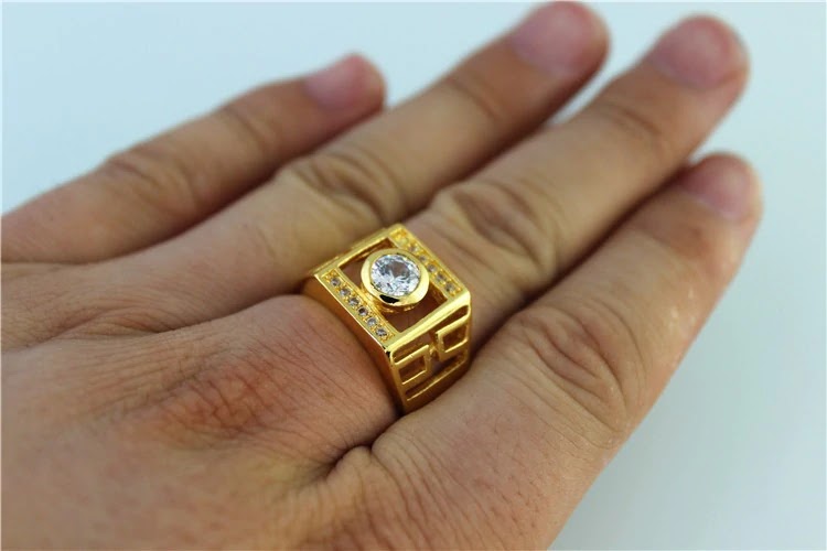 Hukum Laki Laki Memakai Cincin Emas