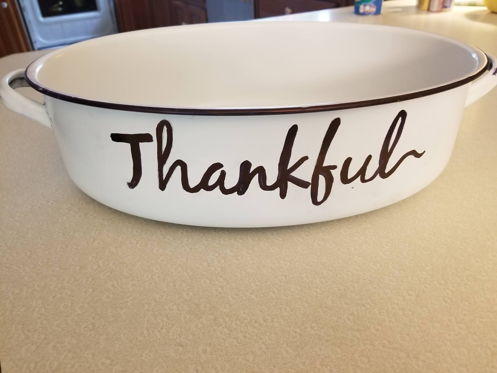 How to Make an Enamelware Thankful Basin Fall Decor - Crafts a la mode