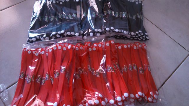Gelang Karet Jakarta: Gelang Kancing Desain Logo dan Tulisan